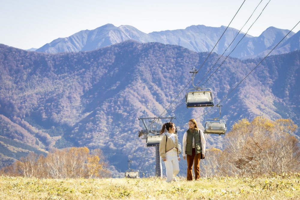 LOVETABI | 旅に恋する情報マガジン 秋の苗場女子旅♡「苗場プリンスホテル」で紅葉を楽しむ1泊2日のモデルコース