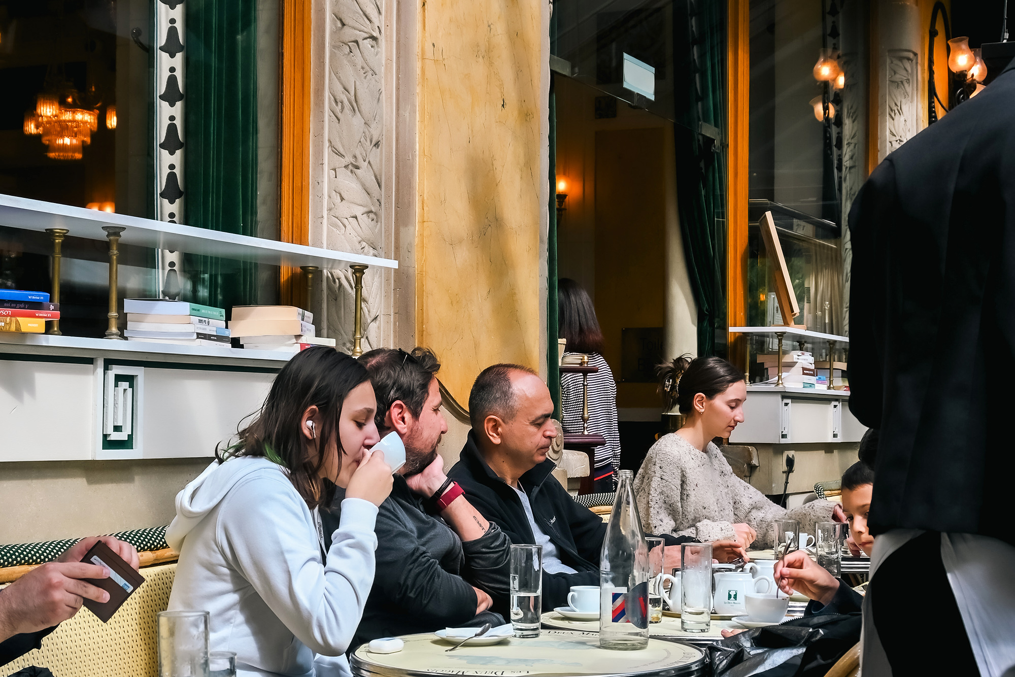 LOVETABI | 旅に恋する情報マガジン 老舗から穴場まで！パリのおすすめカフェ10選